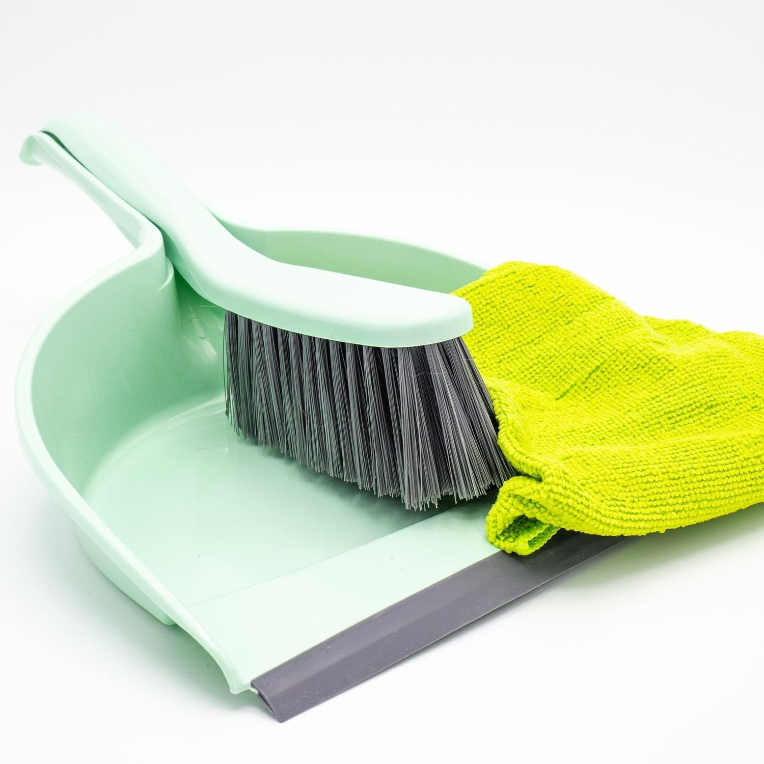 Why Placing a Cloth on Your Dustpan Is Wise
