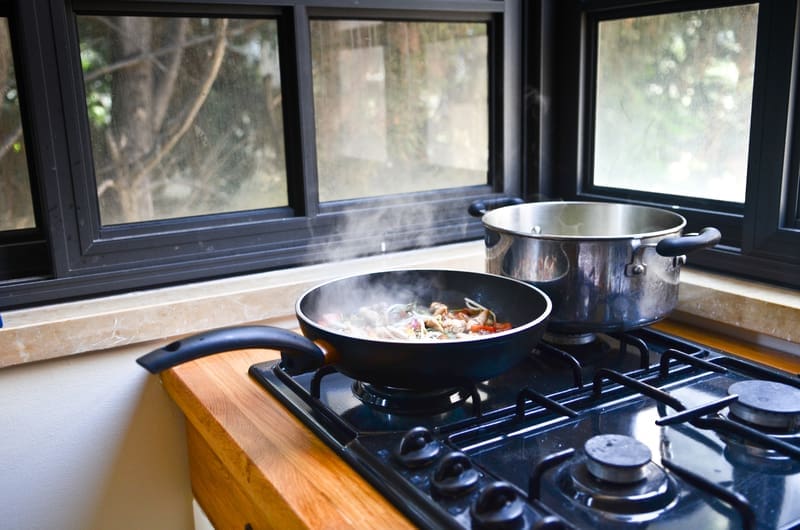 Everyone Makes These Dumb Mistakes When Cooking In A Pan